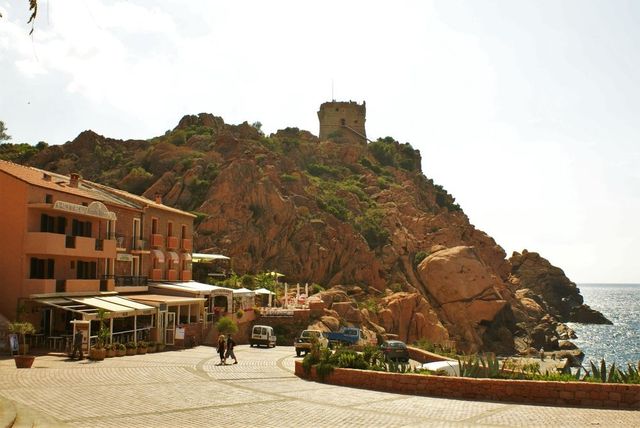Porto - Ota, en Corse : visiter son port, sa tour, son golfe